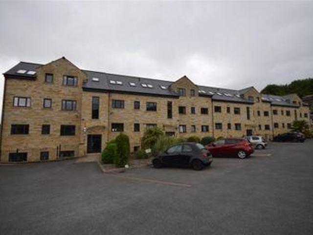 2 Bedrooms Flat for rent in Newsome Road, Newsome, Huddersfield HD4