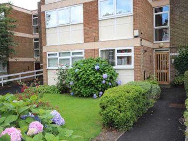 2 Bedrooms Flat for rent in Newton Court, Leeds, West Yorkshire LS8