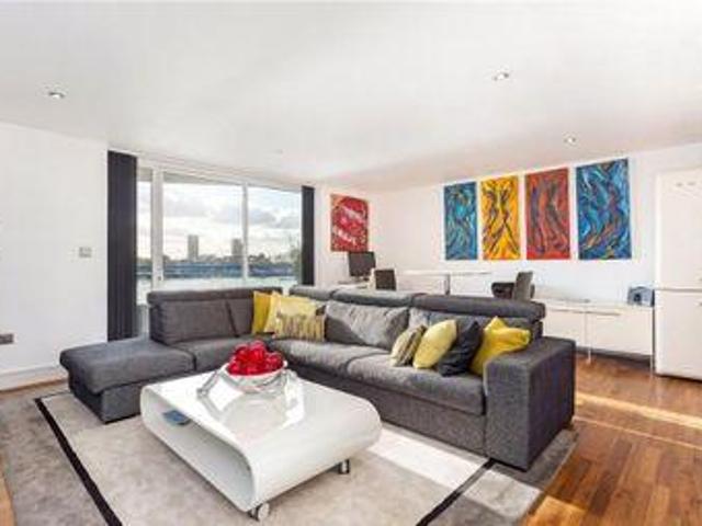 2 Bedrooms Flat for rent in Newton Place, London E14