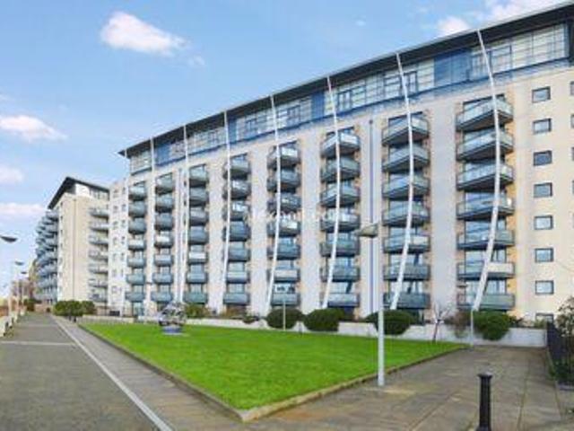 2 Bedrooms Flat for rent in Newton Place, London E14