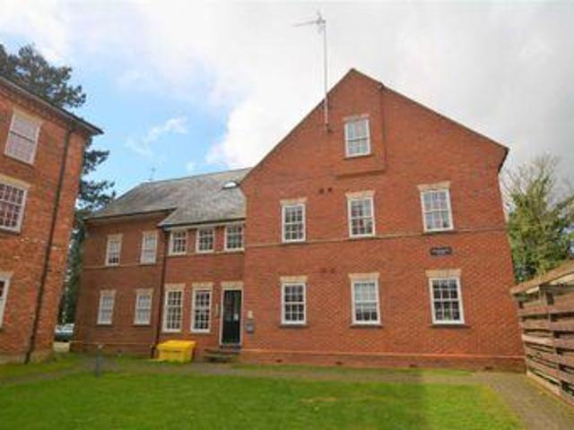2 Bedrooms Flat for rent in Nelson Street, Buckingham MK18