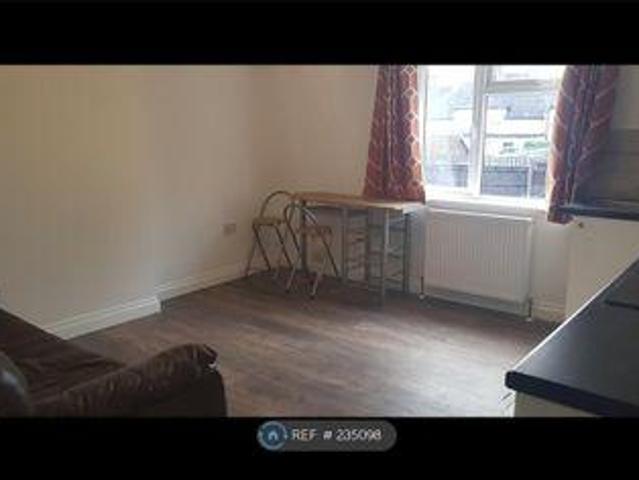 2 Bedrooms Flat for rent in Nicoll Place, Hendon NW4