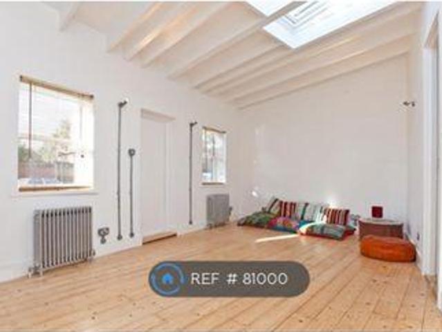 2 Bedrooms Flat for rent in Nightingale Lane, London N8
