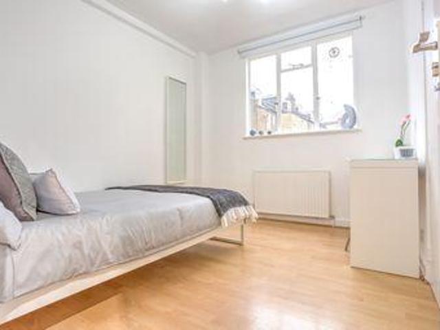 2 Bedrooms Flat for rent in Nightingale Lane, London SW12