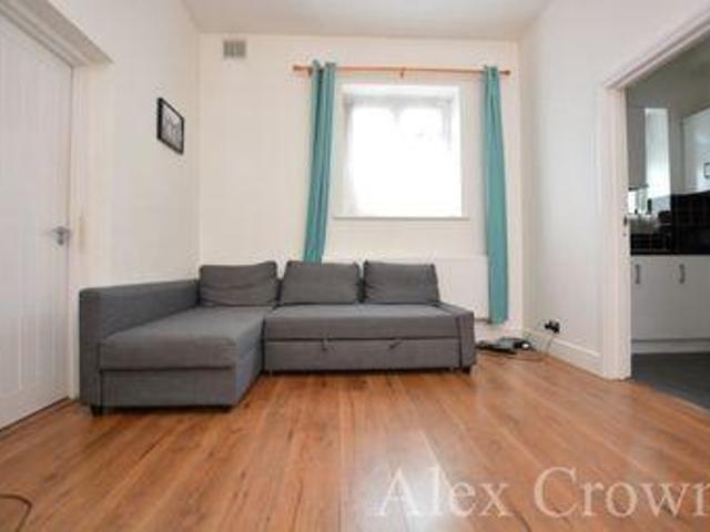 2 Bedrooms Flat for rent in Nightingale Road, London E5