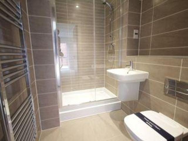 2 Bedrooms Flat for rent in Nuffield House, Holmesley Rd, Borehamwood WD6