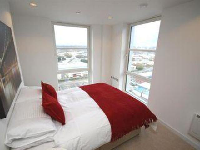 2 Bedrooms Flat for rent in Numberone Pink, Media City UK, Salford, Greater Manchester M50