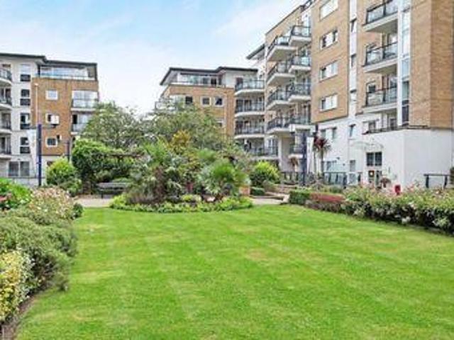 2 Bedrooms Flat for rent in Smugglers Way, Wandsworth SW18