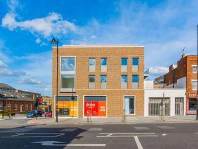 2 Bedrooms Flat for rent in Smithfield Square, Hornsey N8