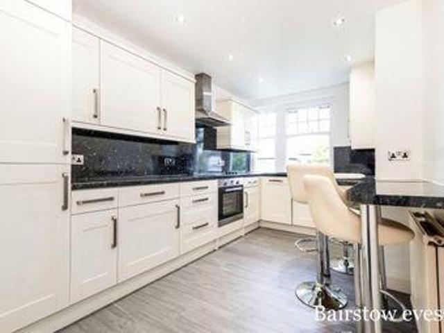 2 Bedrooms Flat for rent in Snaresbrook, London E17