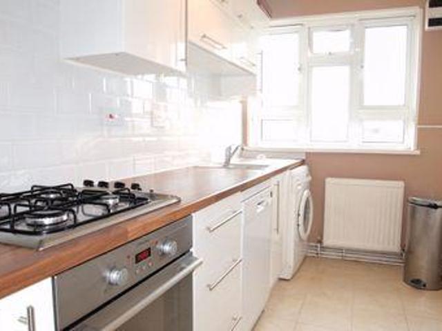 2 Bedrooms Flat for rent in Southwell Road, London SE5