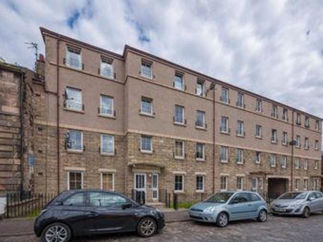 2 Bedrooms Flat for rent in South Fort Street, Leith EH6
