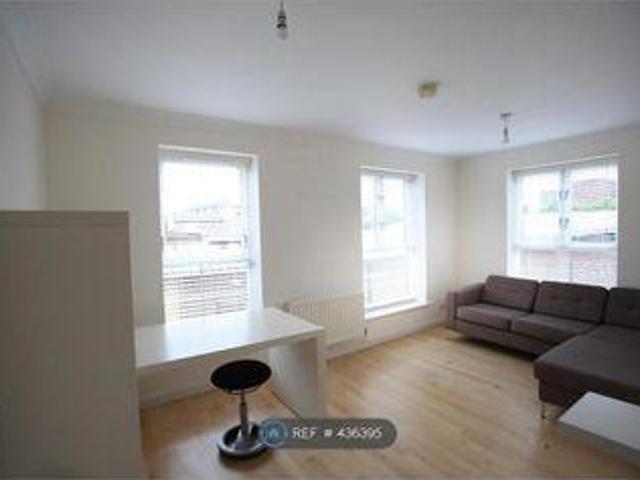 2 Bedrooms Flat for rent in South Lodge, London E16