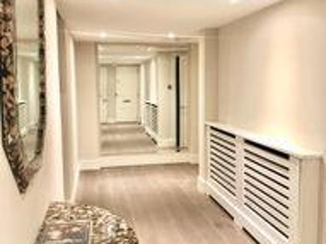 2 Bedrooms Flat for rent in South Street, Mayfair W1K