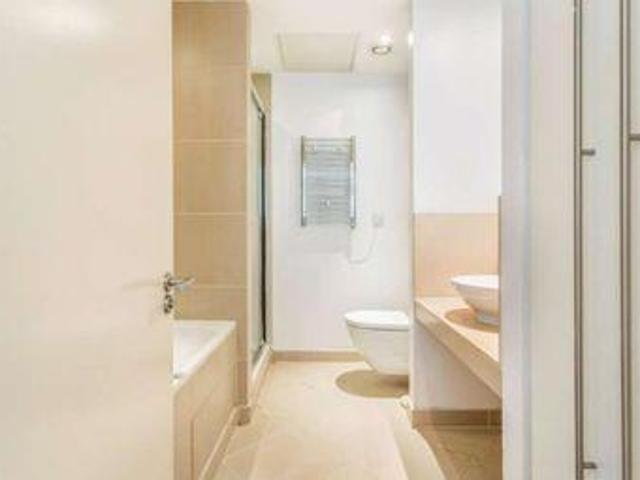 2 Bedrooms Flat for rent in South Quay Square, Canary Wharf E14