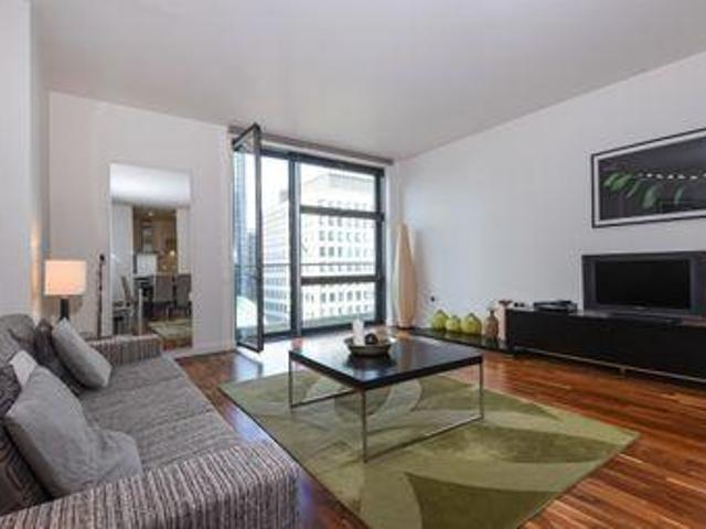2 Bedrooms Flat for rent in South Quay Square, London E14