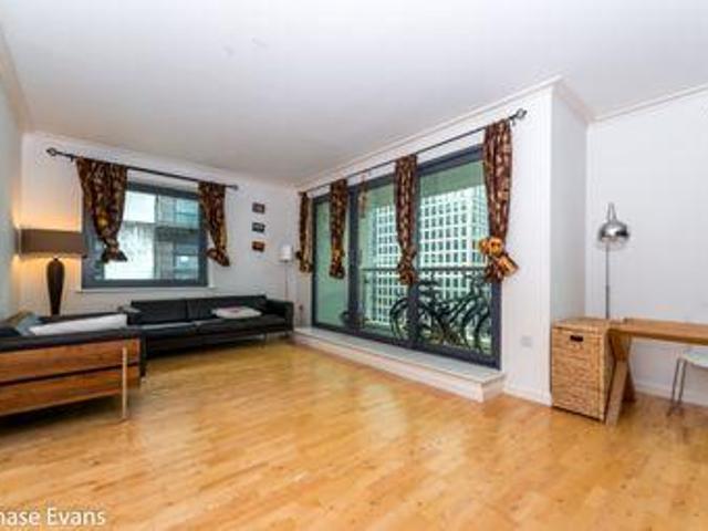 2 Bedrooms Flat for rent in South Quay Square, London E14