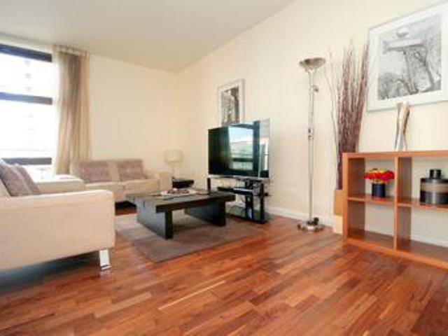 2 Bedrooms Flat for rent in South Quay Square, London E14