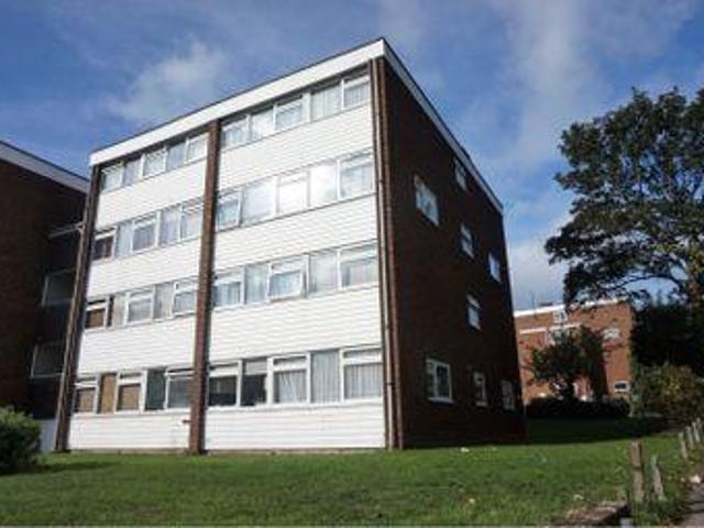 2 Bedrooms Flat for rent in South Woodford, London E18