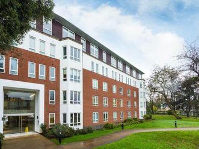 2 Bedrooms Flat for rent in South Woodford, London E18