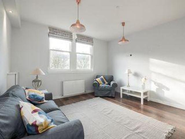 2 Bedrooms Flat for rent in South Trinity Road, Edinburgh EH5