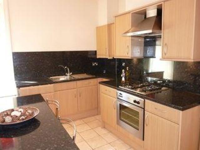 2 Bedrooms Flat for rent in South View, Guiseley, Leeds LS20