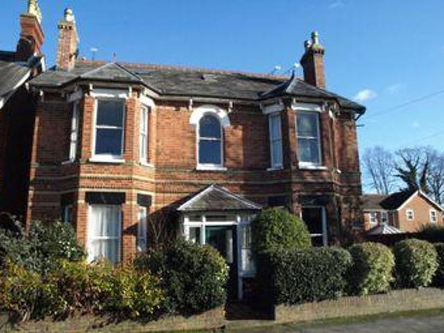 2 Bedrooms Flat for rent in Southampton Street, Farnborough GU14