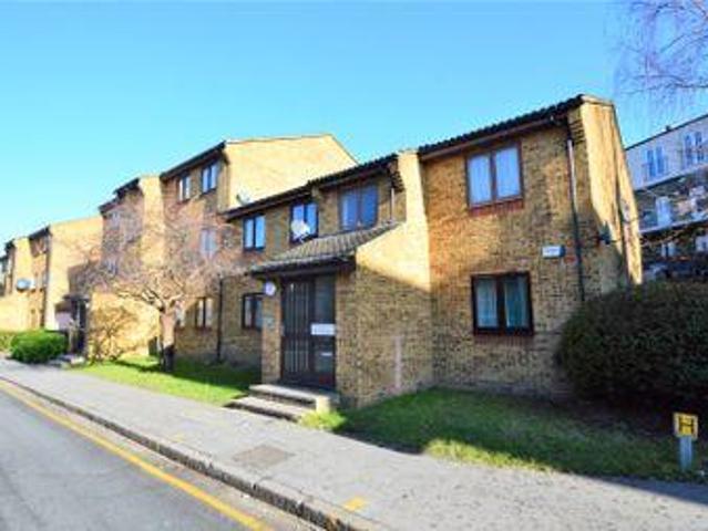 2 Bedrooms Flat for rent in Southbridge Road, Croydon CR0