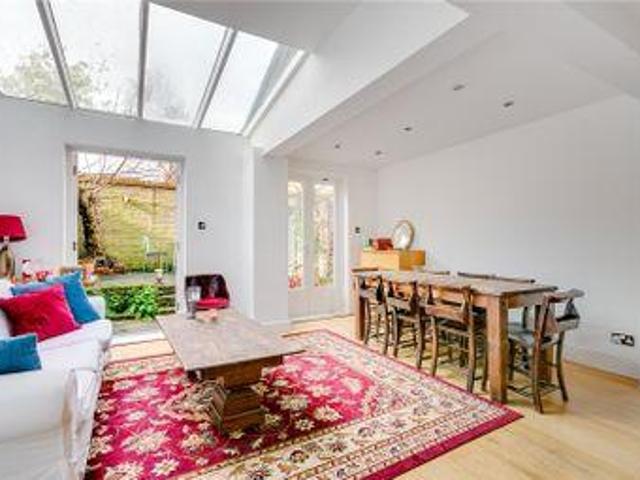 2 Bedrooms Flat for rent in Southcombe Street, West Kensington, London W14