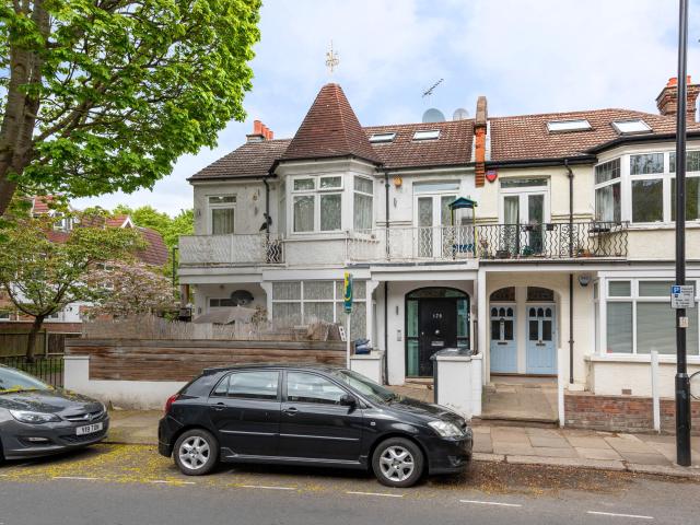 2 Bedrooms Flat for Rent in Southfield Road | Foxtons