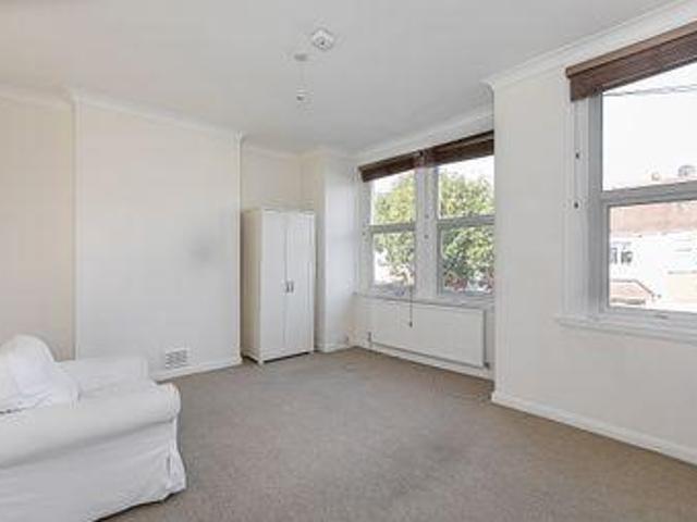 2 Bedrooms Flat for rent in Southfield Road, London W4