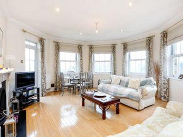 2 Bedrooms Flat for rent in Southlands Drive, London SW19