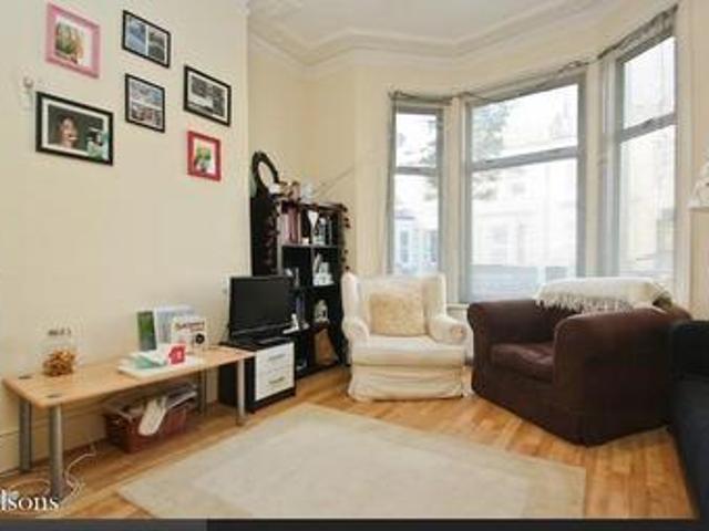 2 Bedrooms Flat for rent in Solon Road, Brixton SW2