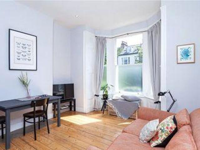 2 Bedrooms Flat for rent in Somerfield Road, Finsbury Park N4