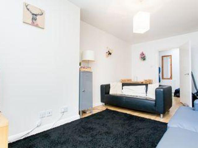 2 Bedrooms Flat for rent in Somerford Grove, Dalston N16