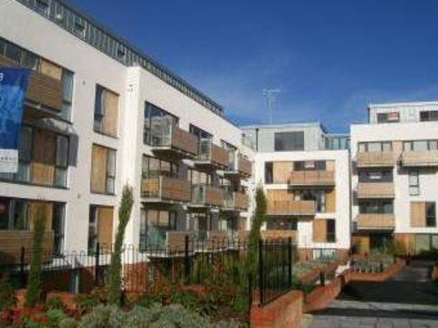 2 Bedrooms Flat for rent in Somerhill Avenue, Hove BN3