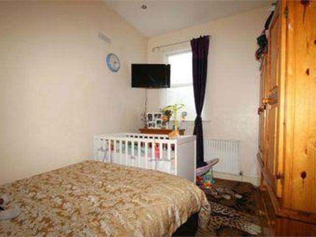 2 Bedrooms Flat for rent in Somers Road, London E17