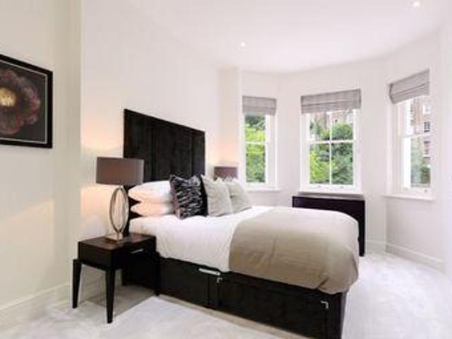 2 Bedrooms Flat for rent in Somerset Court, Kensington W8