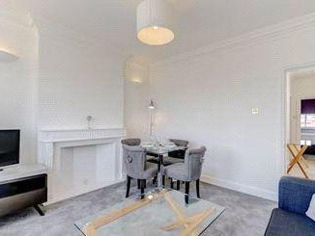 2 Bedrooms Flat for rent in Somerset Court, Lexham Gardens, London W8
