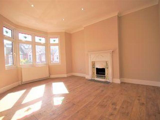 2 Bedrooms Flat for rent in Somerset Road, Harrow, Middlesex HA1