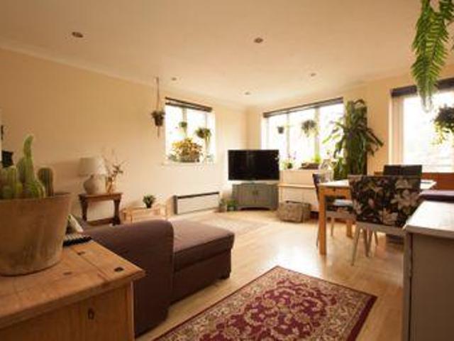 2 Bedrooms Flat for rent in Somerset Road, New Barnet EN5