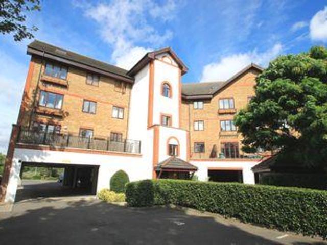 2 Bedrooms Flat for rent in Sopwith Way, Kingston Upon Thames KT2