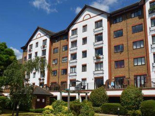2 Bedrooms Flat for rent in Sopwith Way, Kingston Upon Thames KT2