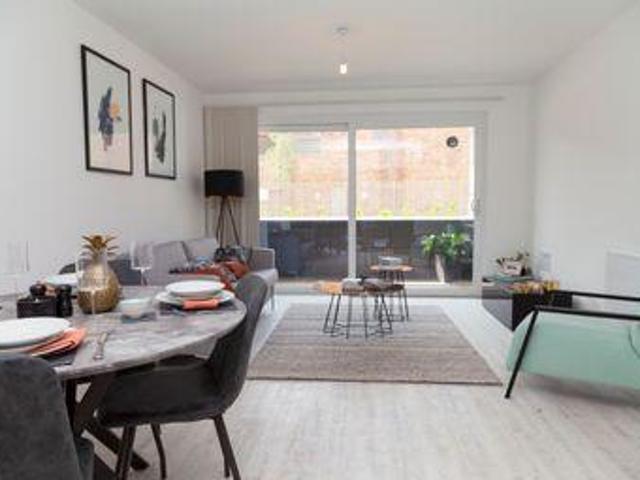 2 Bedrooms Flat for rent in Sopwith Avenue, Walthamstow E17