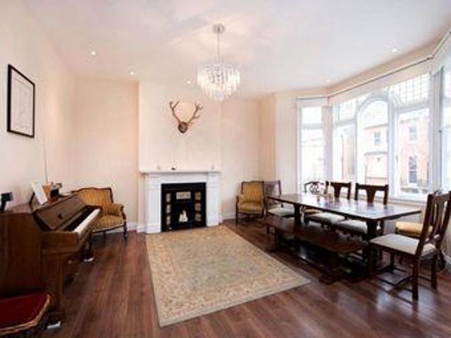 2 Bedrooms Flat for rent in Savernake Road, Hampstead Heath, London NW3