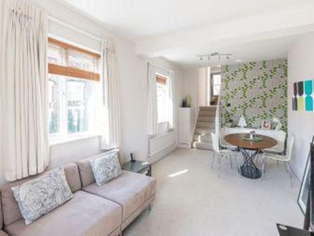 2 Bedrooms Flat for rent in Savernake Road, London NW3
