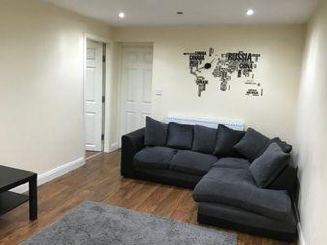 2 Bedrooms Flat for rent in Savile Drive, Chapeltown, Leeds LS7