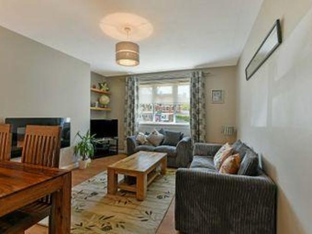2 Bedrooms Flat for rent in Saxby Road, London SW2