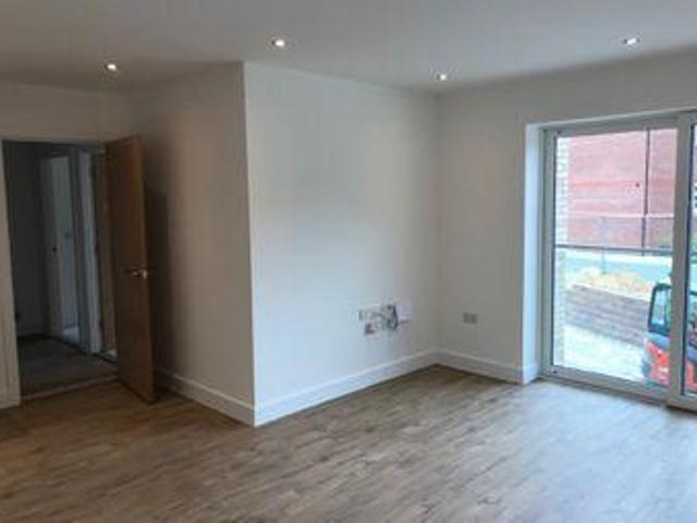 2 Bedrooms Flat for rent in Saxon Sqaure, Luton LU2
