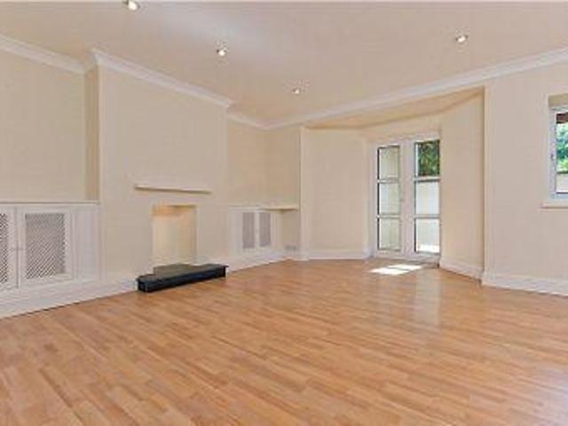 2 Bedrooms Flat for rent in Sackville Road, Hove BN3